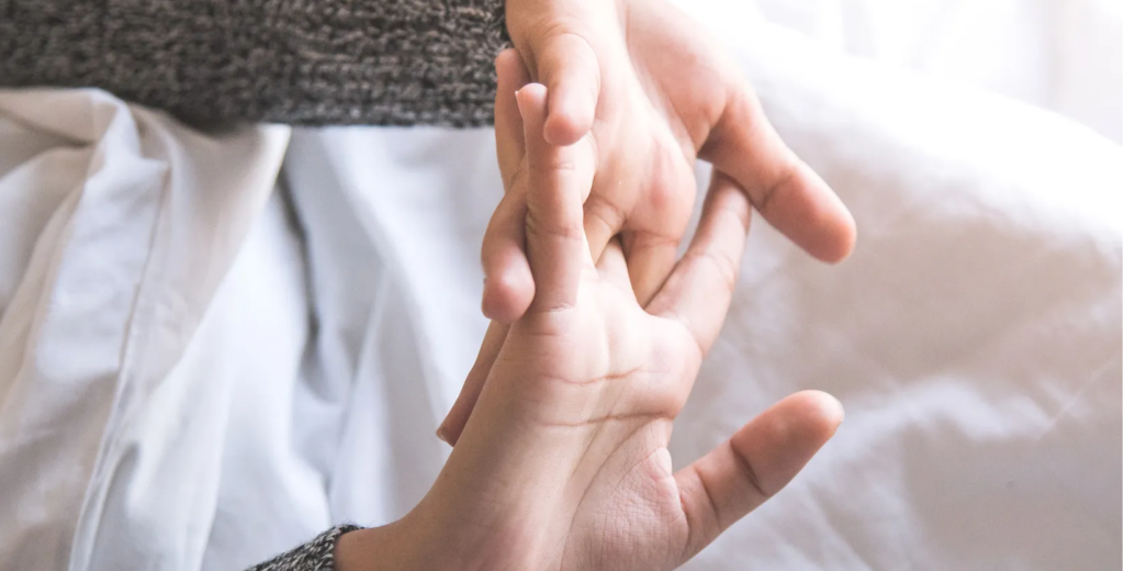 Does Cracking Knuckles Cause Arthritis? The Answer and More - Next ... Does Cracking Knuckles Cause Arthritis? The Answer and More - Next ...